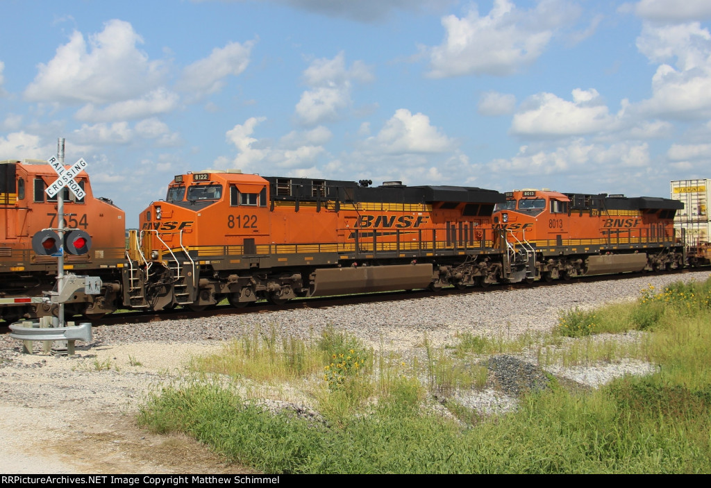 BNSF 8122